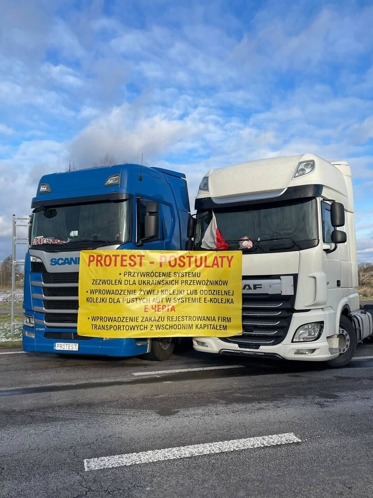 Anger and disappointment in endless lines of Ukrainian trucks at Polish ...