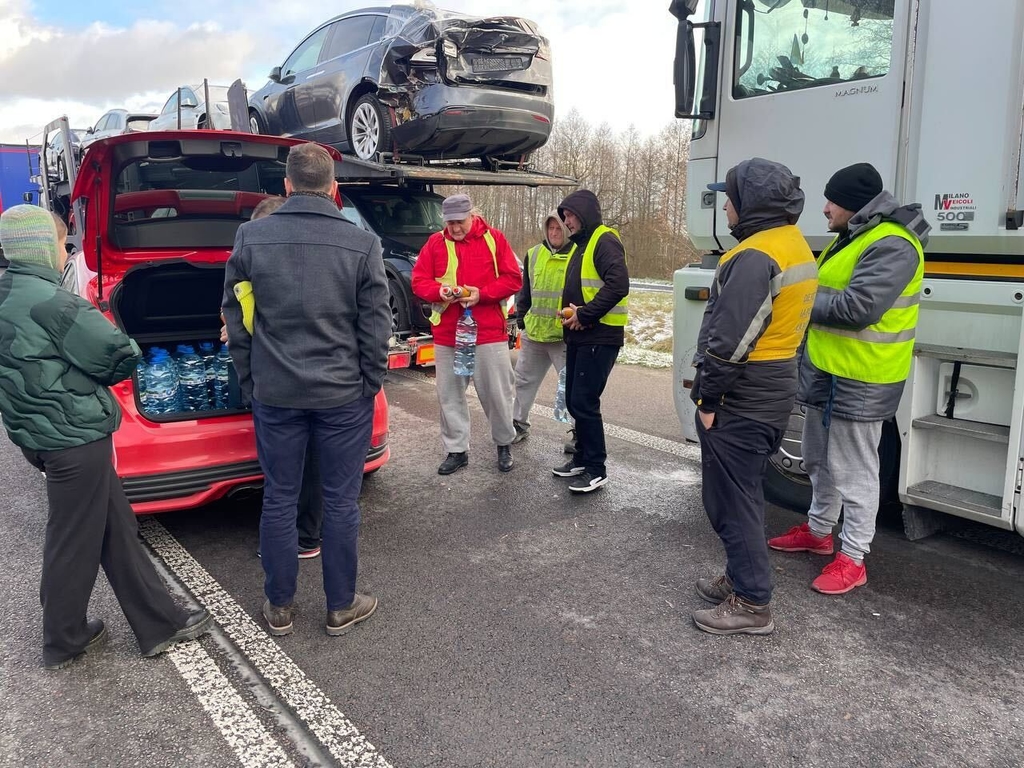Anger and disappointment in endless lines of Ukrainian trucks at Polish ...