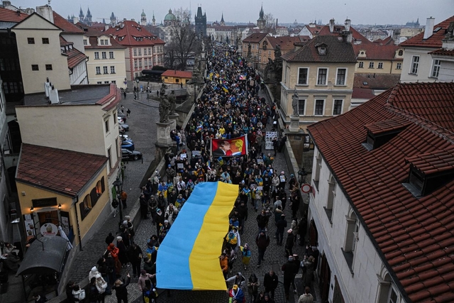 Amid growing Russian, US pressure, world rallies in support of Ukraine