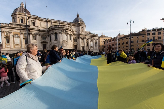 Amid growing Russian, US pressure, world rallies in support of Ukraine