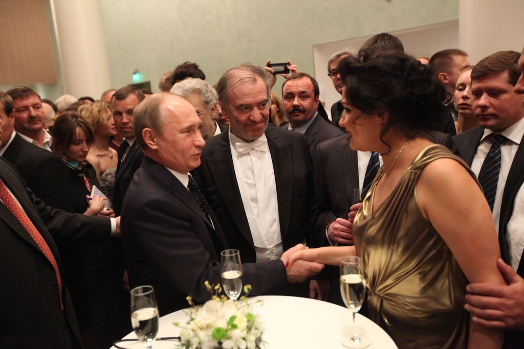 As Ukraine bleeds, Western opera welcomes back pro-Putin Russian singer ...