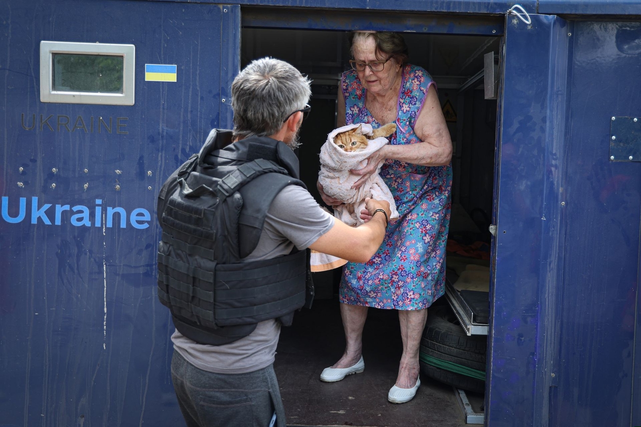 Humanitarian crisis in Kherson escalates but Russian river crossing ...