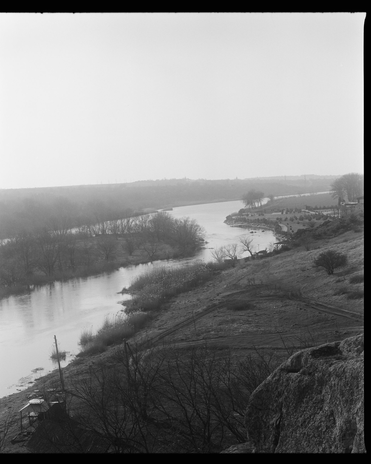 'Along the Dnipro' – Ukraine’s longest river tells stories of war, life, and hope (Photos)