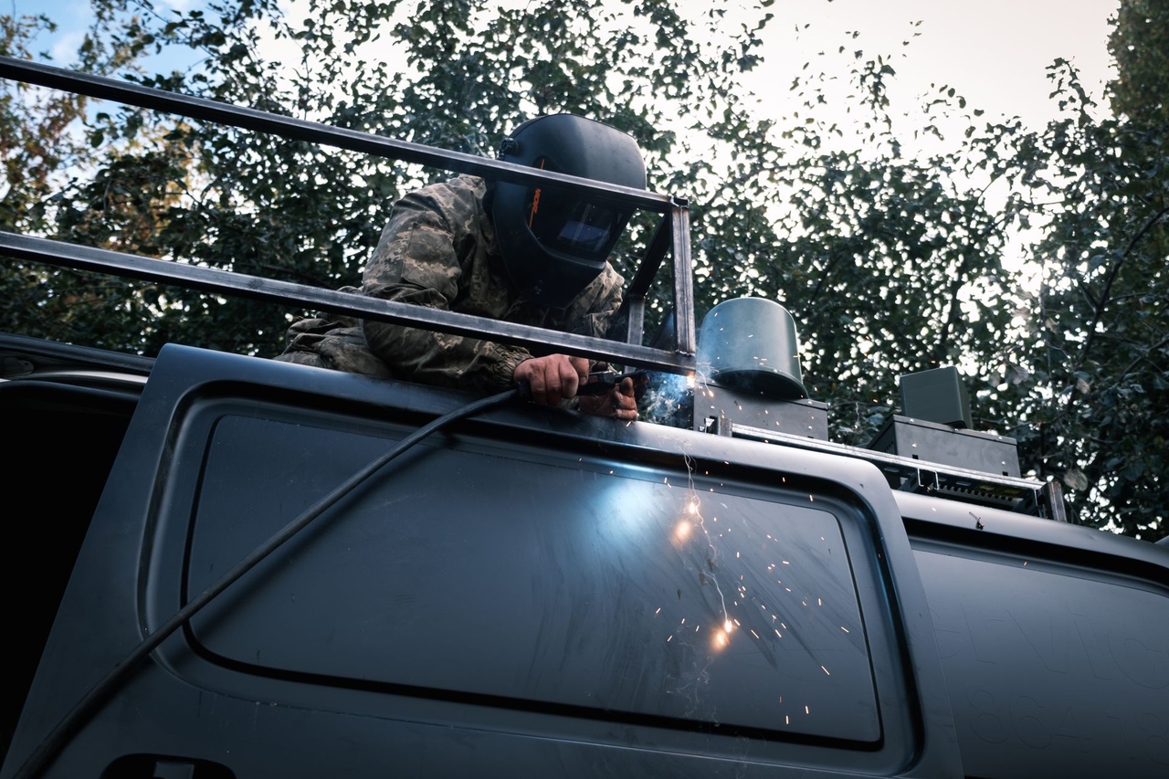 With a web of drones and infiltrating infantry, Russian troops overrun ...