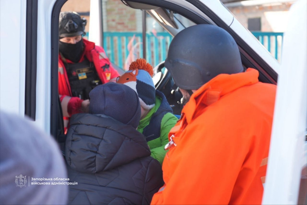 Russian attacks on Zaporizhzhia injure at least 9, maternity hospital ...