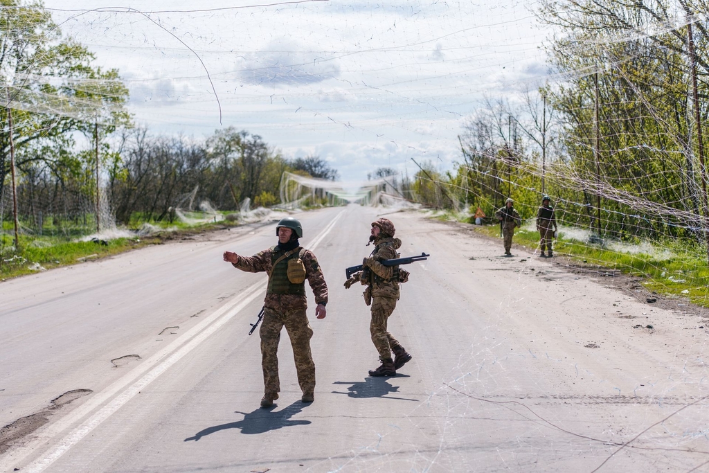 Road to the kill zone: With Ukrainian troops on the lifeline from ...