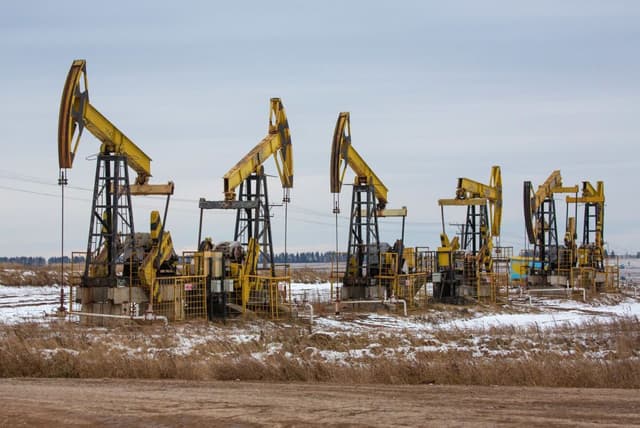 Russia’s oil exports plummet to historic low amid Ukrainian drone ...
