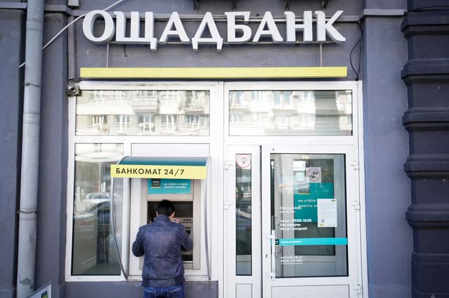 Hungary returns Ukrainian bank vehicles but keeps $82 million in gold, cash