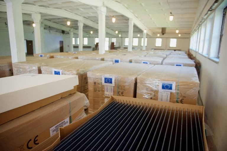 Ukraine receives nearly 6,000 solar panels to power hospitals