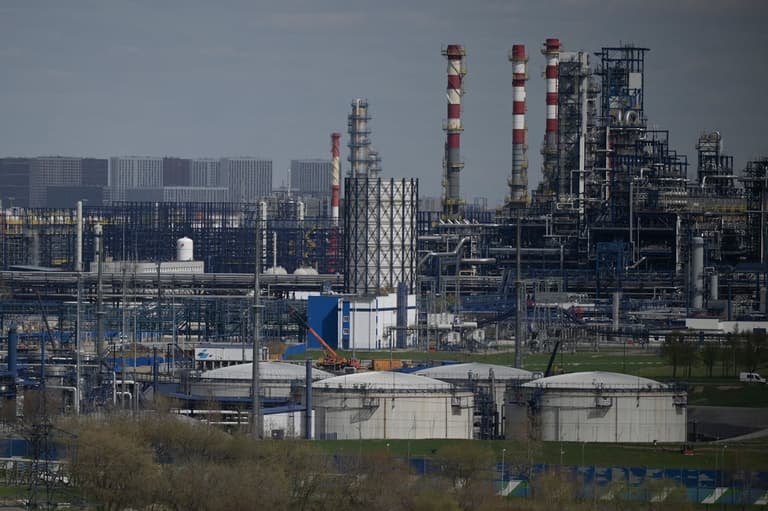 UK lowers Russian oil price cap to $47.6 per barrel