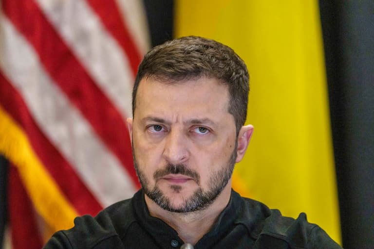 Peace deal, security guarantees, reconstruction — Zelensky unveils 3 ...