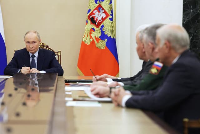 Russia’s Oreshnik strike aftermath was a carefully orchestrated psyop ...
