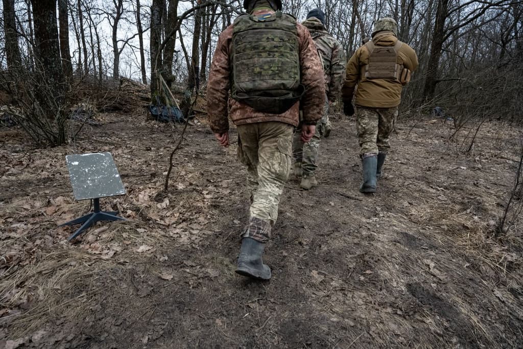 Starlink 'down across the entire front line' in Ukraine as internet ...