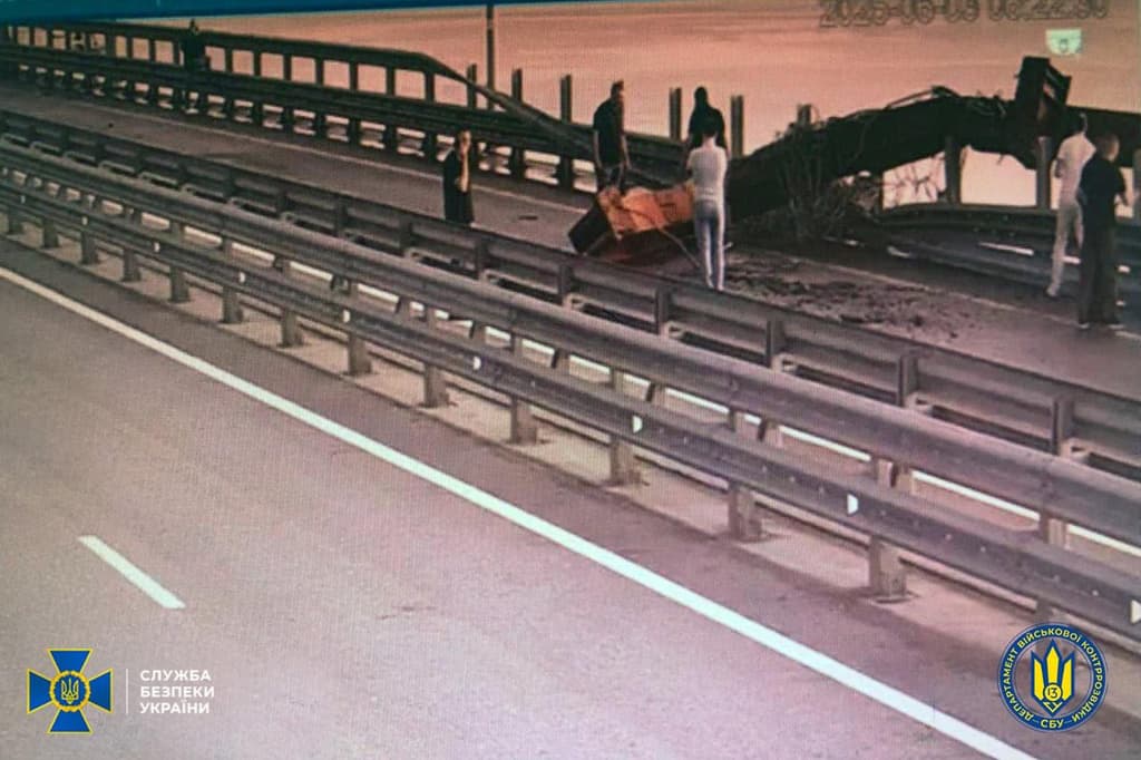 Kremlin confirms explosion at Russia's Crimean Bridge after Ukraine's ...