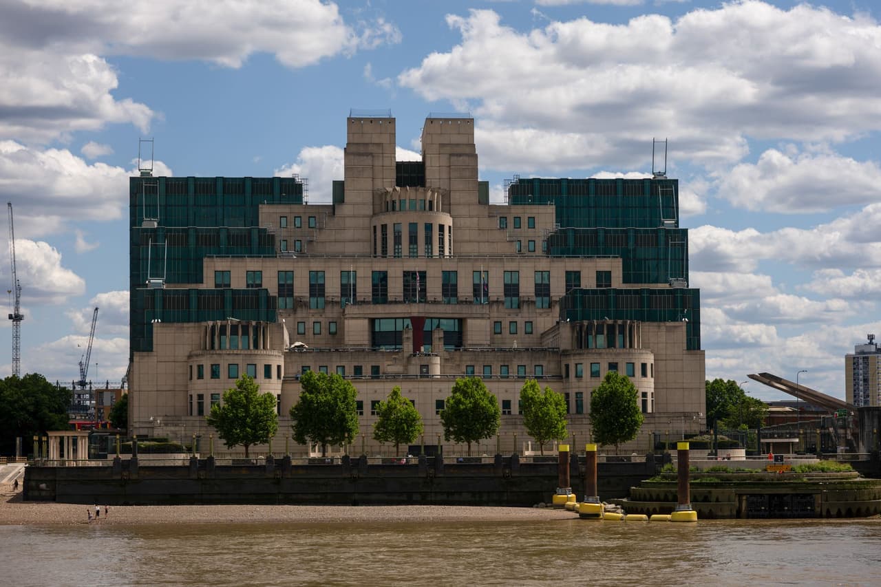 UK intelligence launching dark web portal for potential spies in Russia ...