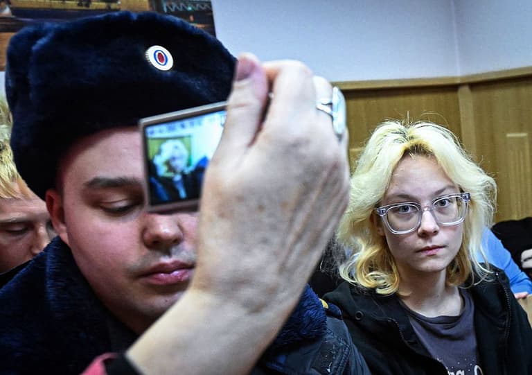 18 year-old Russian singer fined for 'discrediting' military, still in ...