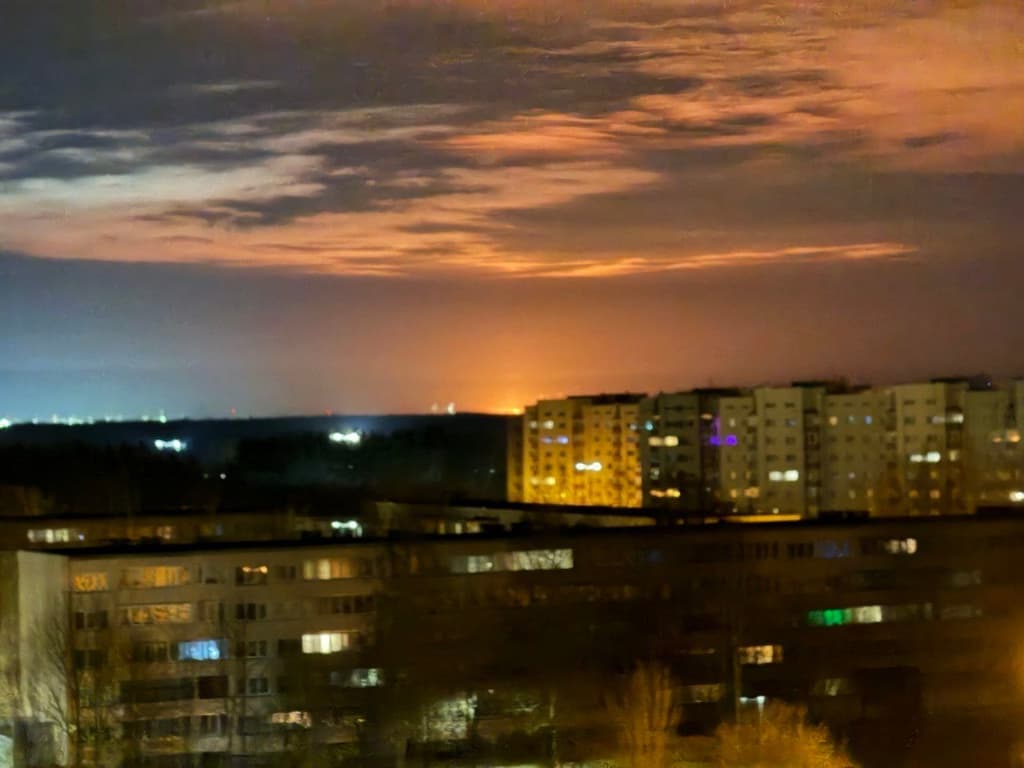 Ukraine war latest: For 3rd night straight, explosions rock Russian oil ...
