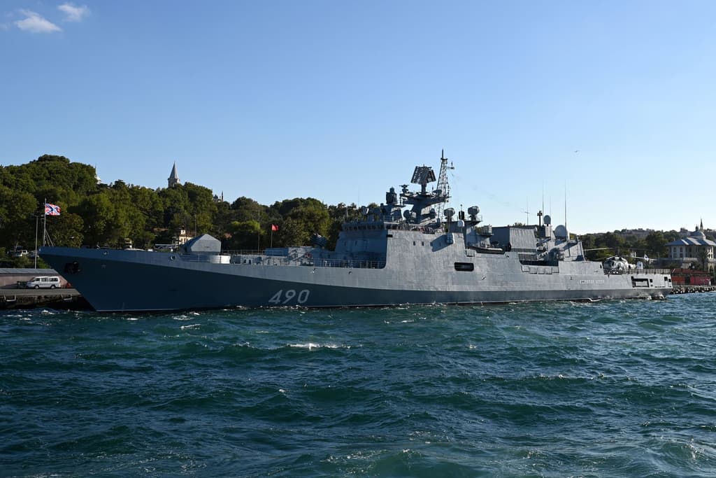 Russian frigate fires warning shots at yacht in English Channel, media ...