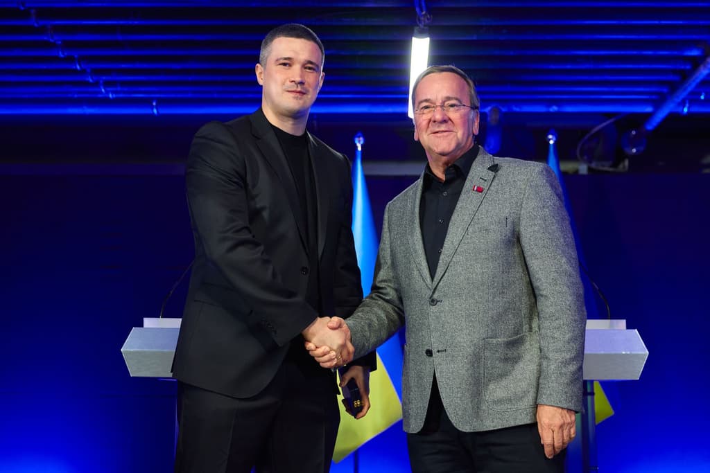 Ukraine, Germany sign agreement in Kyiv to deepen defence cooperation ...